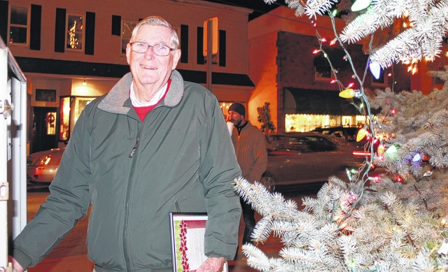 Clarks Summit resident Warren Watkins honored at annual tree lighting ...